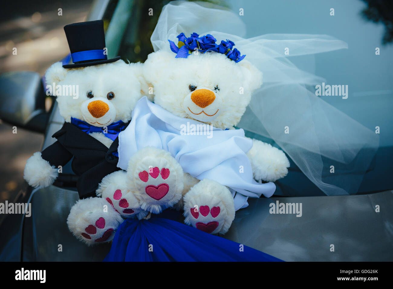 Pair of bears with flowers wedding cars. Wedding teddy bear groom and ...