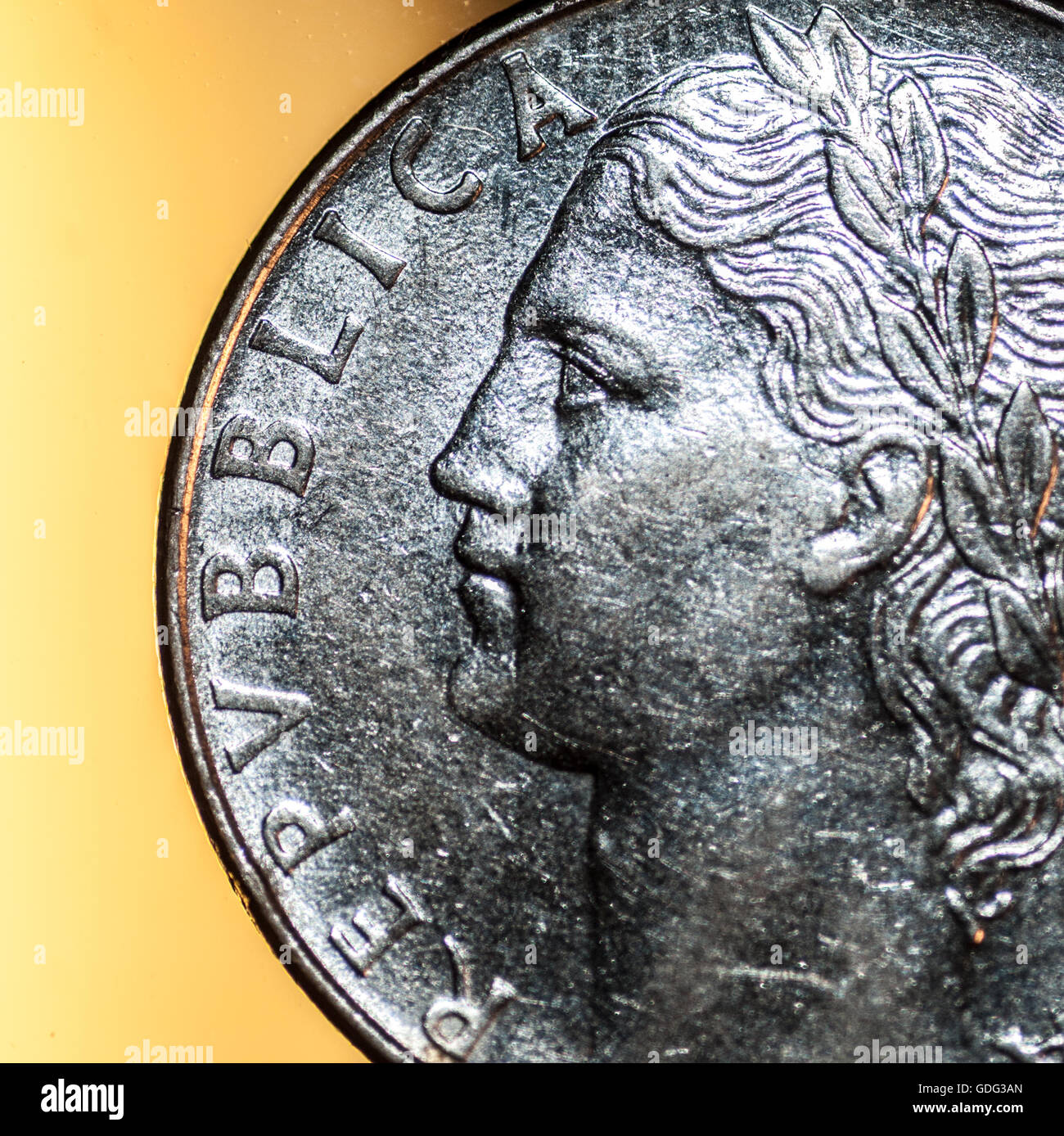 Old italian coin (100 liras Stock Photo - Alamy