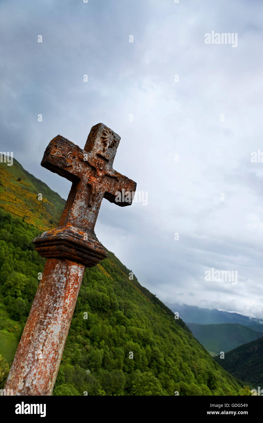 Jesus on an old stone cross hi-res stock photography and images - Alamy