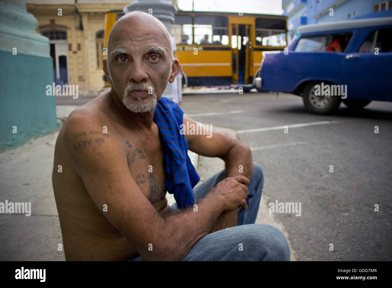Man sitting on curb hi-res stock photography and images - Alamy