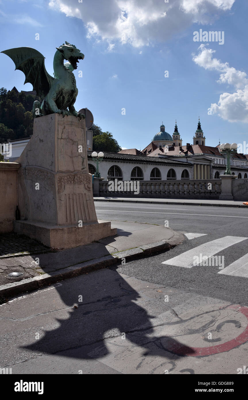 Dragon statue on the Dragon Bridge in Ljubljana Stock Photo - Alamy