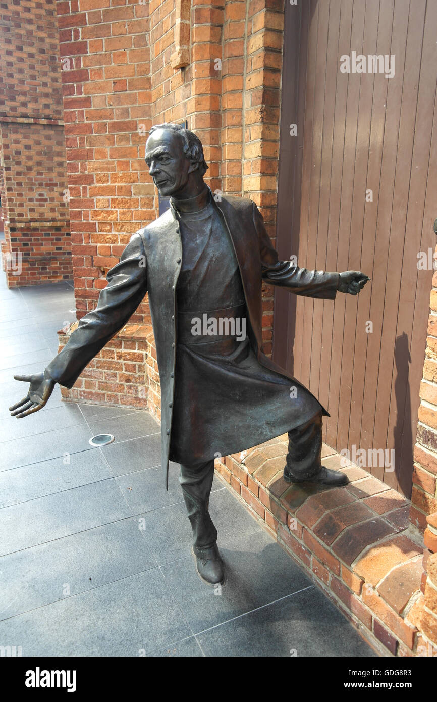 Statue of Bishop Mathew Hale outside the Cloisters in Perth - Western ...
