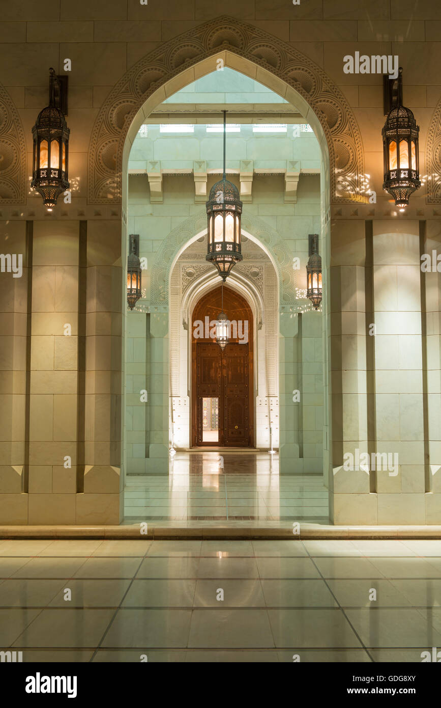 Beautiful architecture at the Sultan Qaboos Grand Mosque in Muscat ...