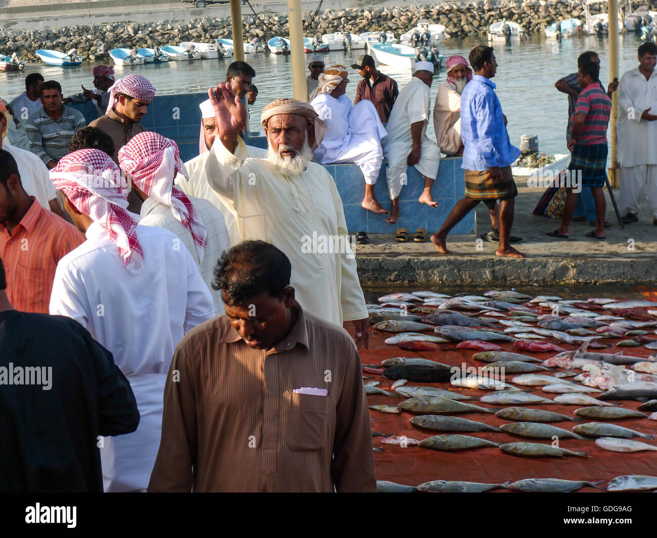 Fishermen selling the morning catch Stock Photo - Alamy