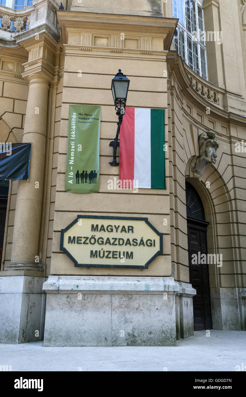 The Vajdahunyad Castle in City Park is a stone's throw from Heroes ...