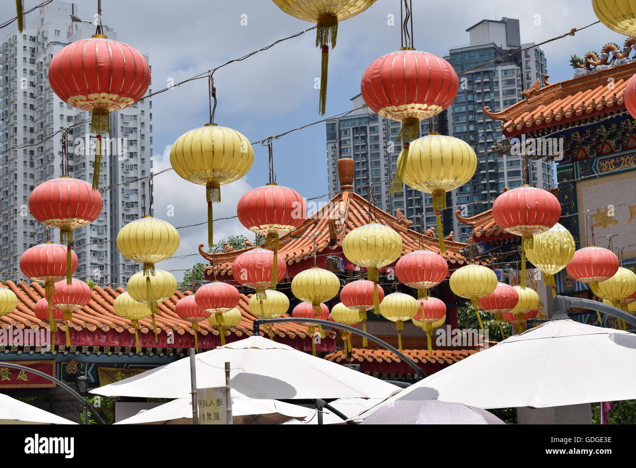 Lanterns in chinese temple hi-res stock photography and images - Alamy