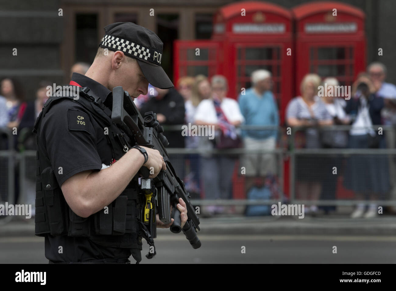 Sco19 officer hi-res stock photography and images - Alamy