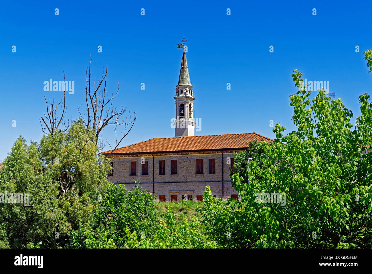 Building and steeple hi-res stock photography and images - Alamy