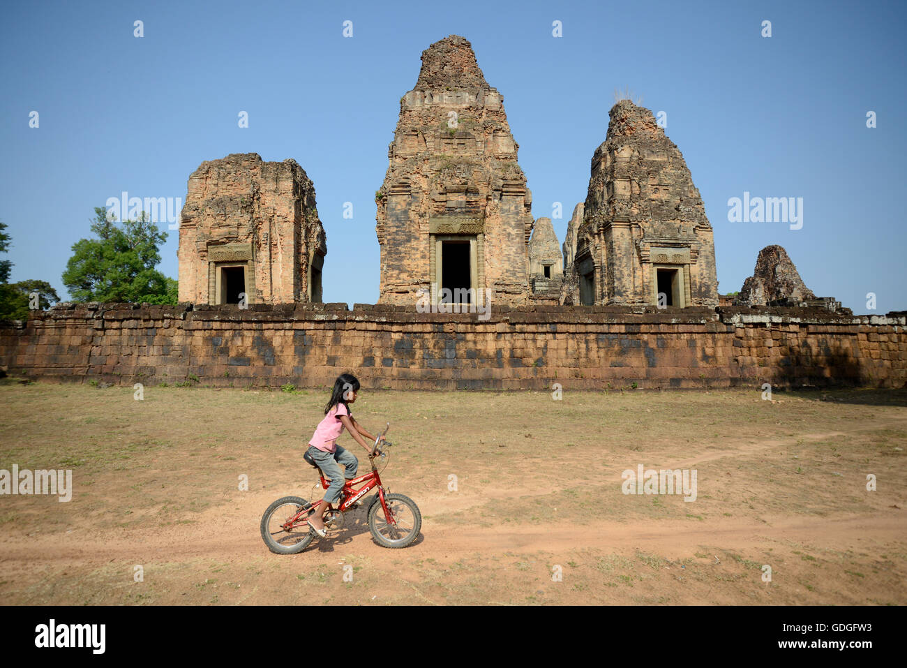 The Market in the old City of Siem Riep neat the Ankro Wat Temples in ...