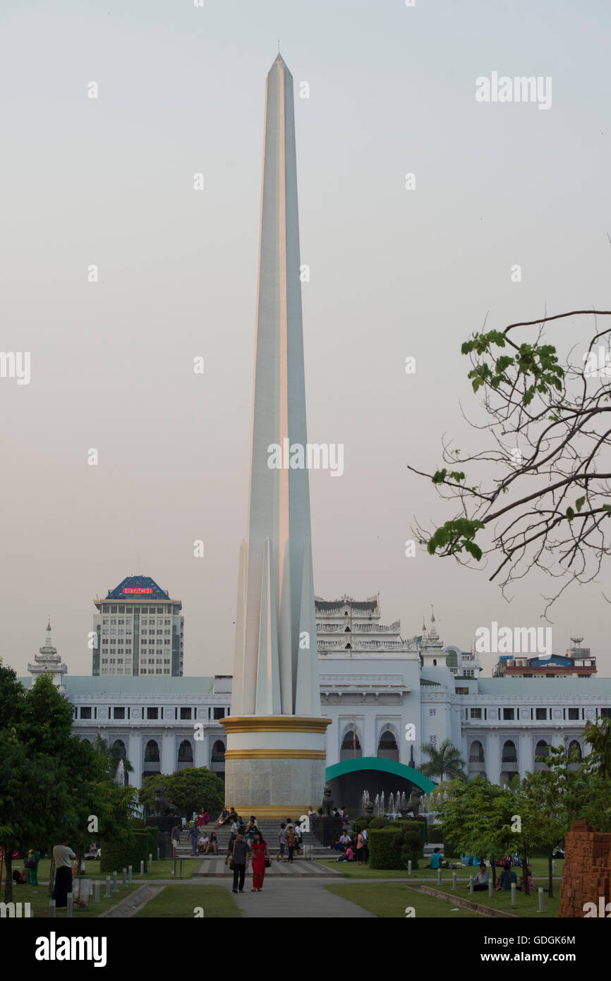 Myanmar independence monument yangon park hi-res stock photography and ...