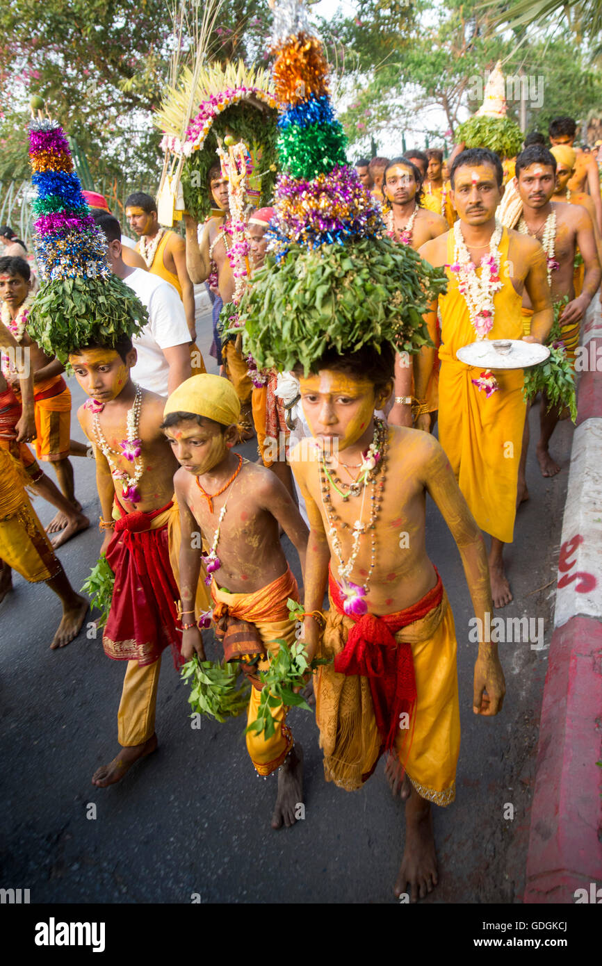 Asia myanmar fire walk festival hi-res stock photography and images - Alamy