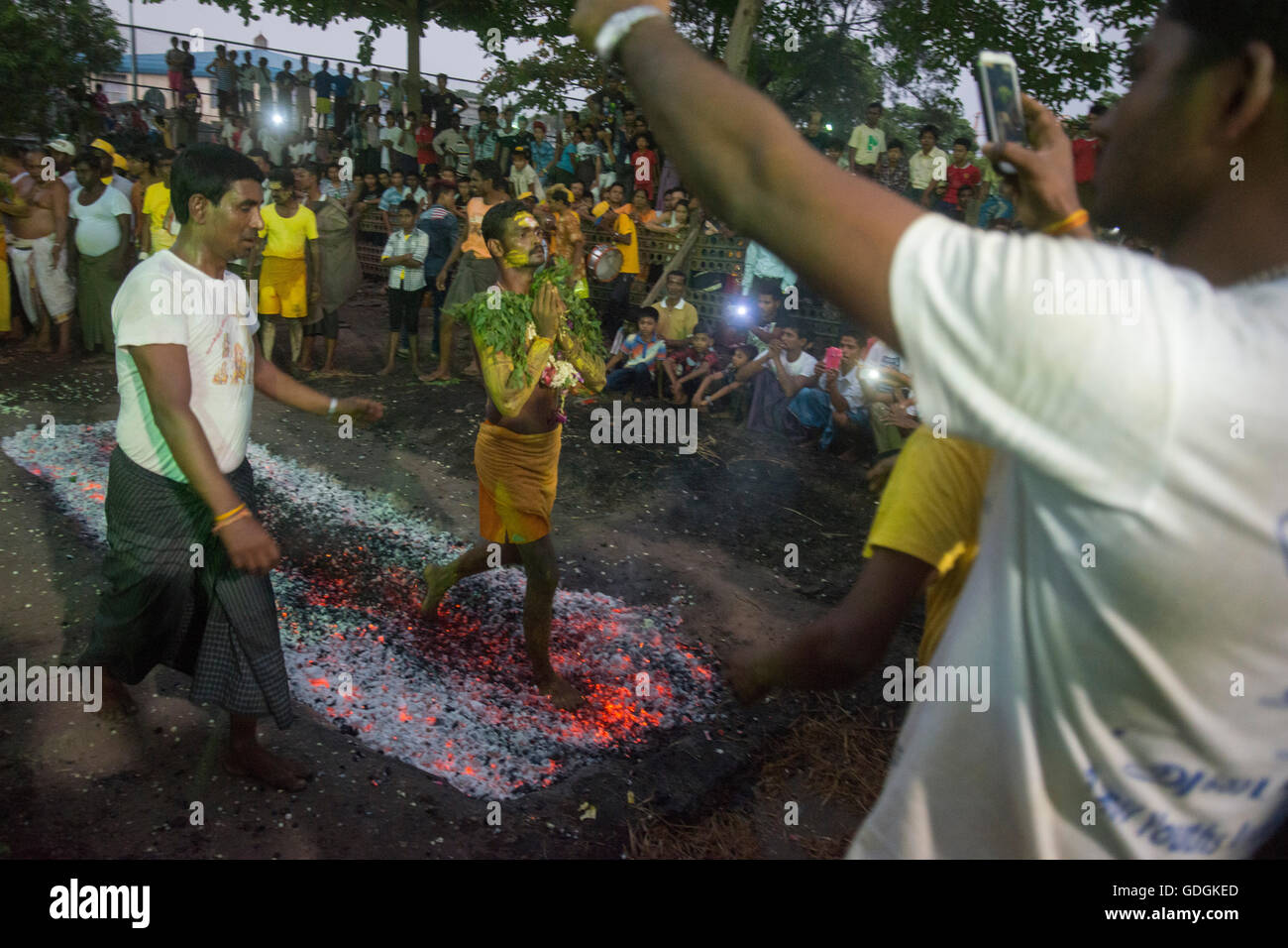 Asia myanmar fire walk festival hi-res stock photography and images - Alamy