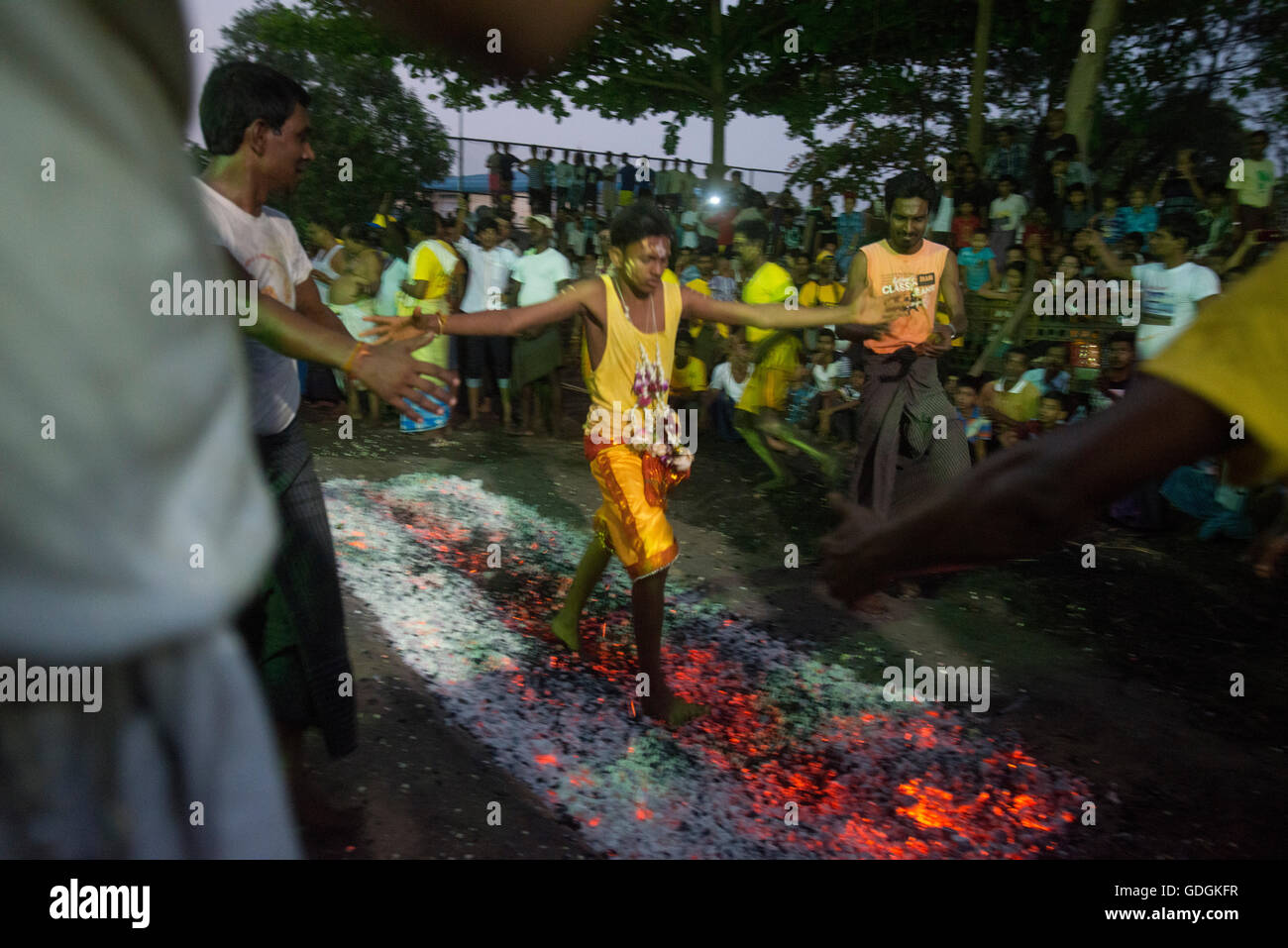 Asia myanmar fire walk festival hi-res stock photography and images - Alamy