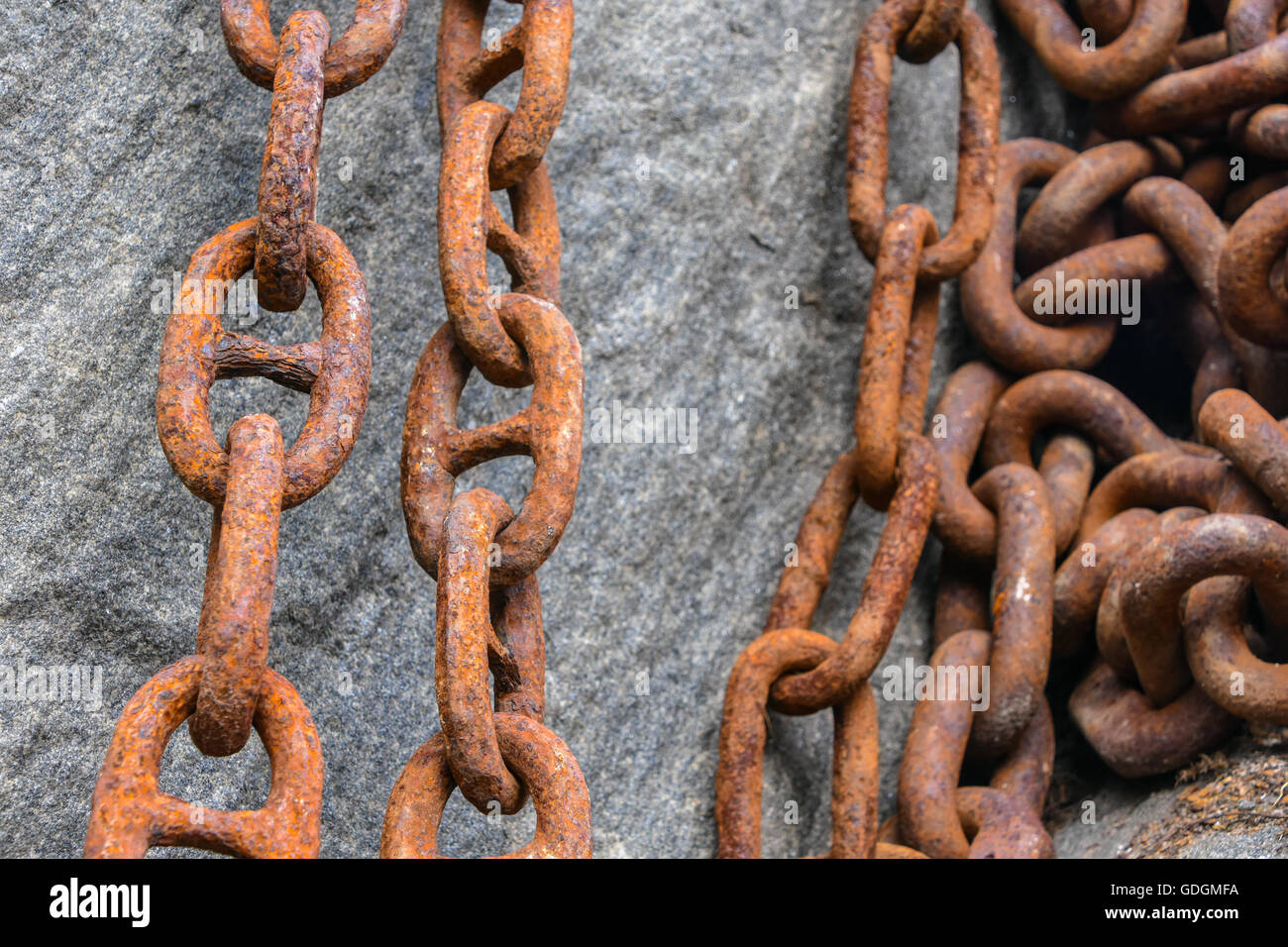 Heavy iron chains hi-res stock photography and images - Alamy