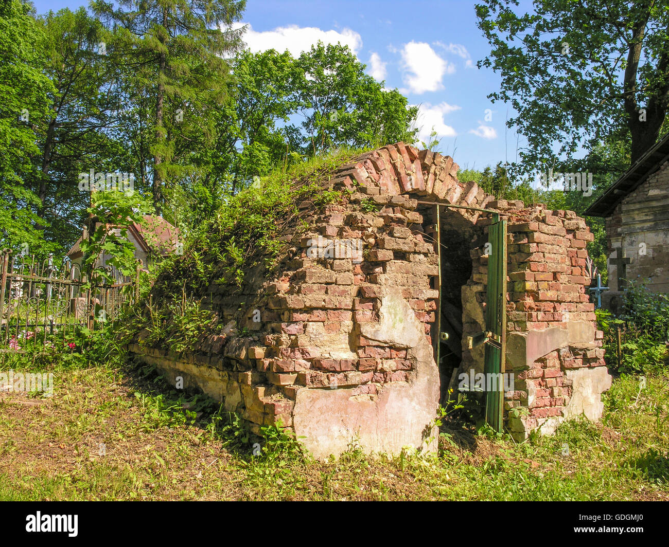 Brick arch ancient crypt Stock Photo - Alamy