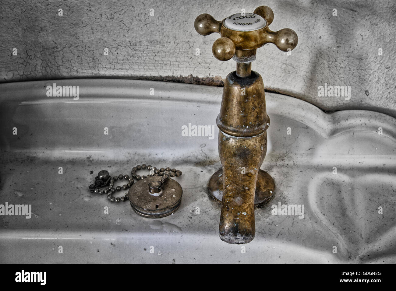 Hand basin hi-res stock photography and images - Alamy