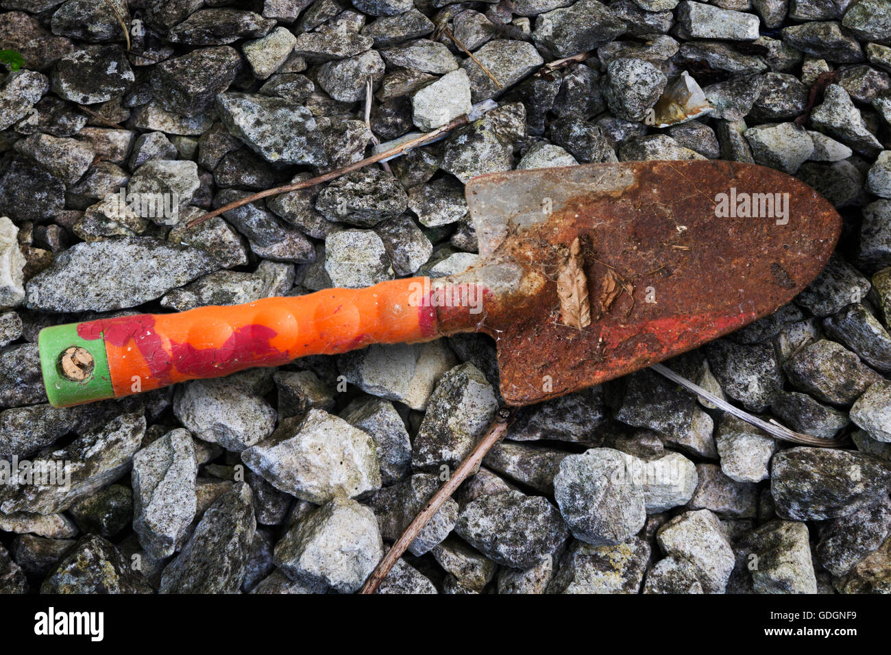 Rusty garden trowel on a stone gravel background Stock Photo - Alamy