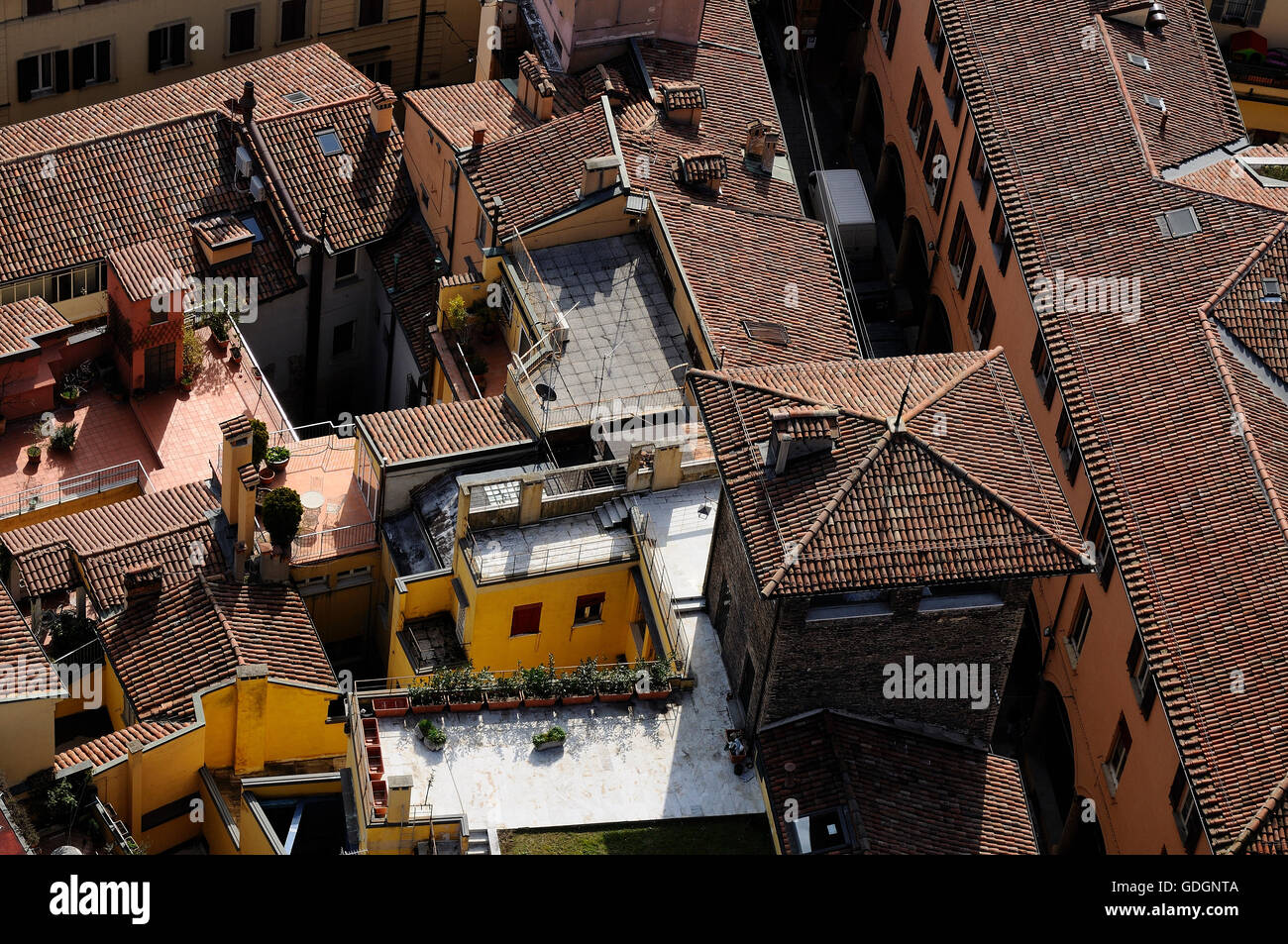 Asinelli tower piazza maggiore hi-res stock photography and images - Alamy