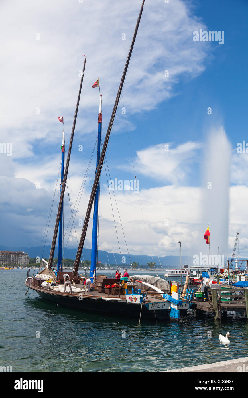 Fountain lake jetty hi-res stock photography and images - Alamy