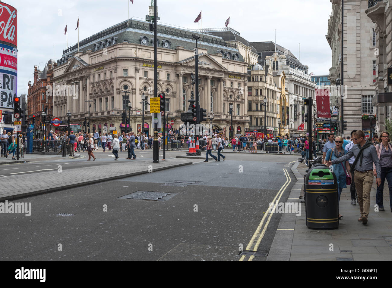 Busy street scene at Piccadilly Circus London England UK Stock Photo ...