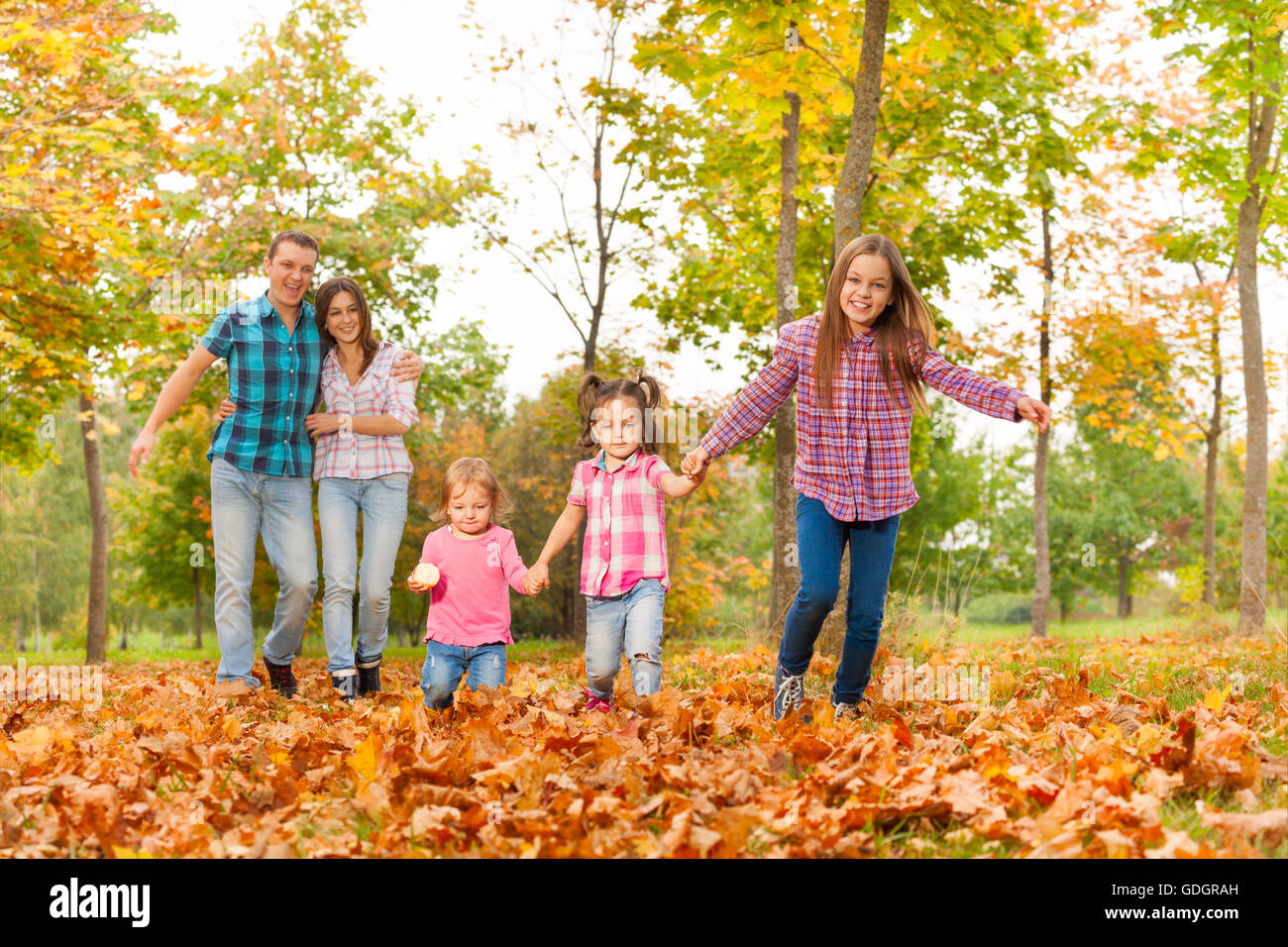 Parents and kids in park hi-res stock photography and images - Alamy
