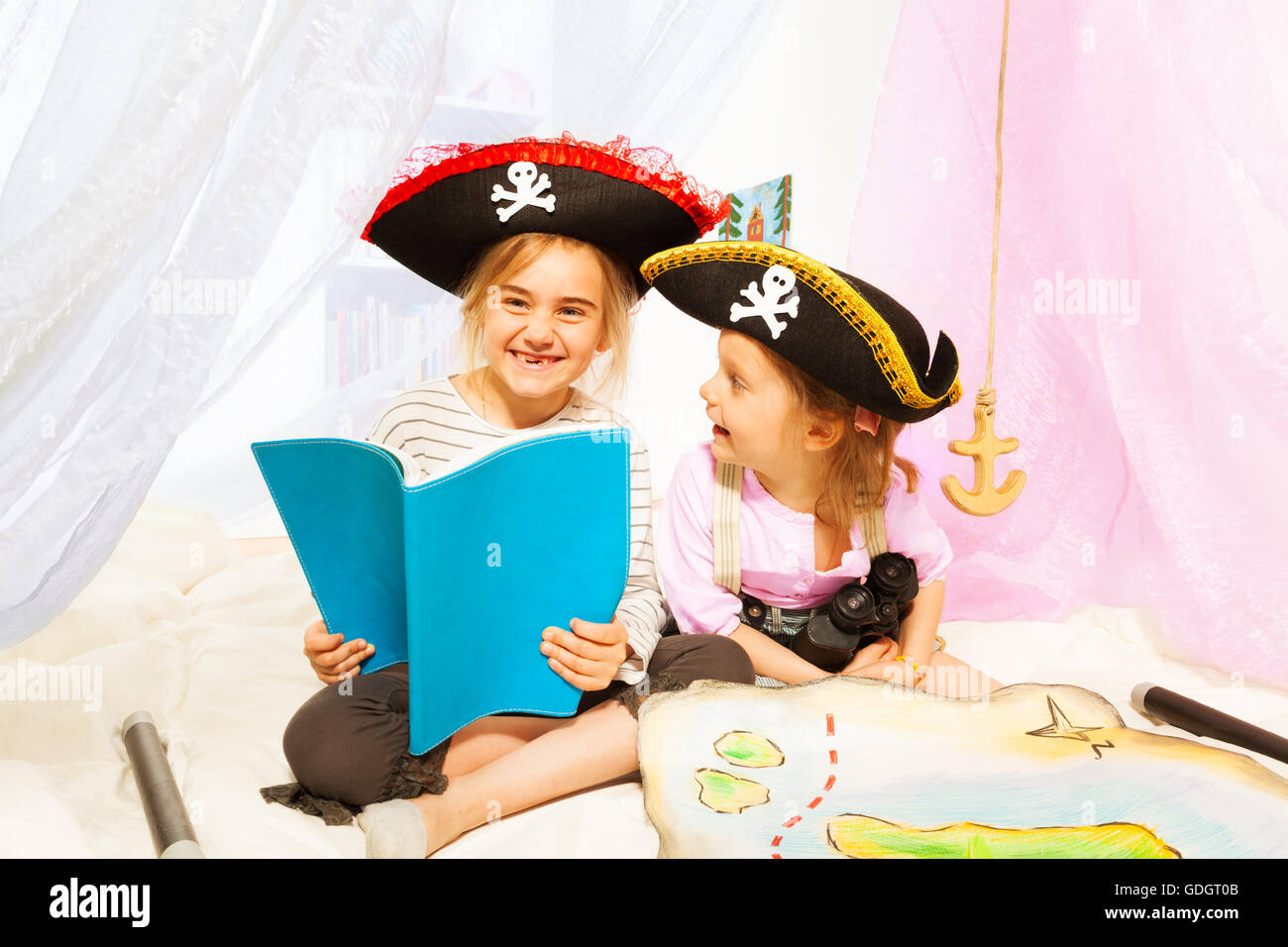 Treasure island map book hi-res stock photography and images - Alamy