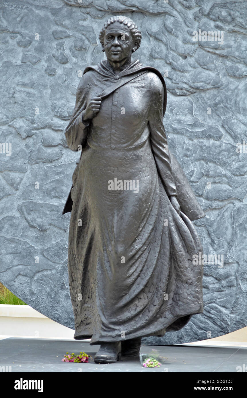 Statue of Crimean War nurse Mary Seacole in the gardens of St Thomas ...