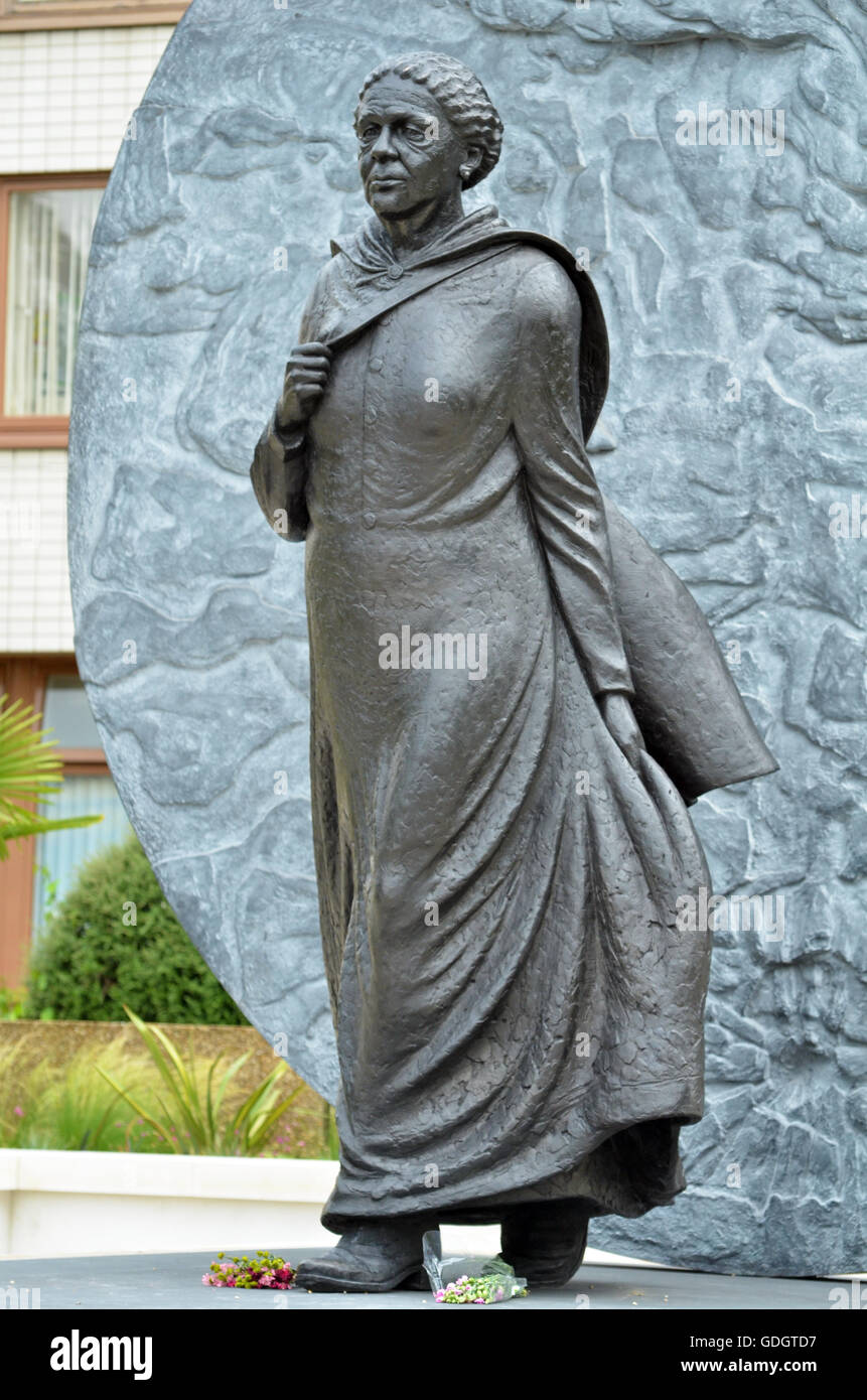 Statue of Crimean War nurse Mary Seacole in the gardens of St Thomas ...