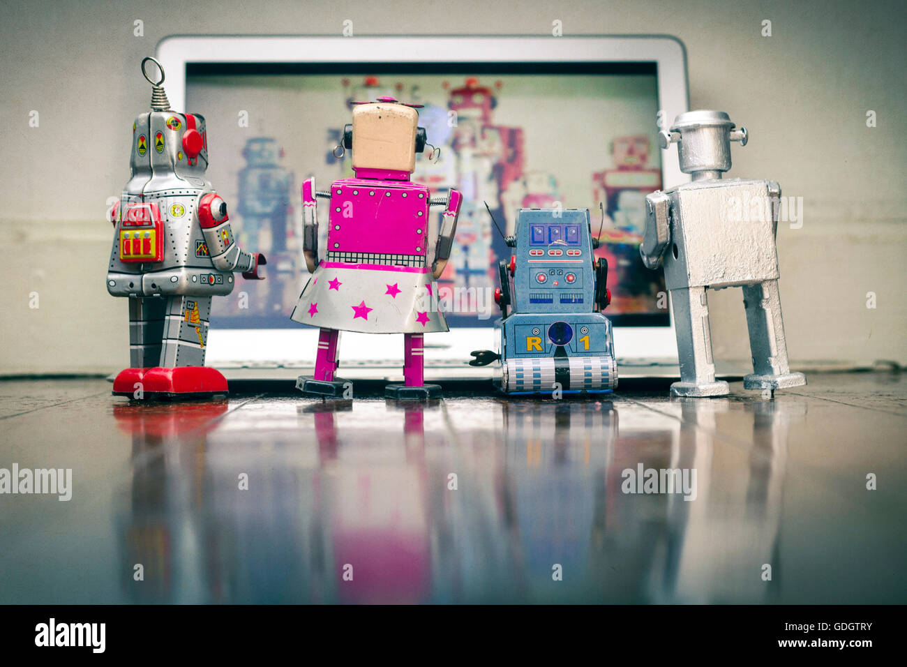 Home alone film toys hi-res stock photography and images - Alamy