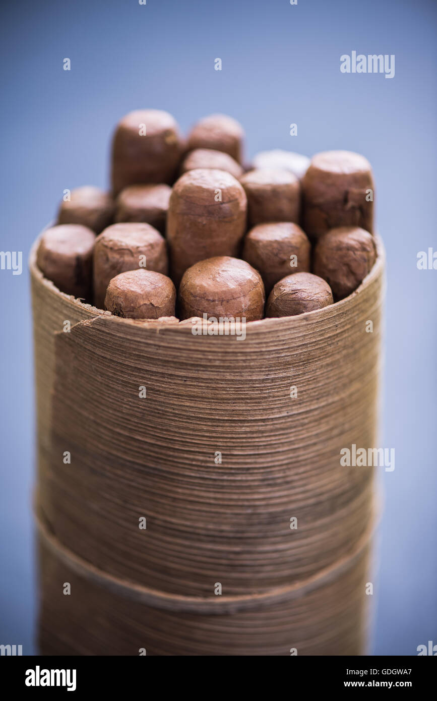 bunch of cuban cigars Stock Photo - Alamy