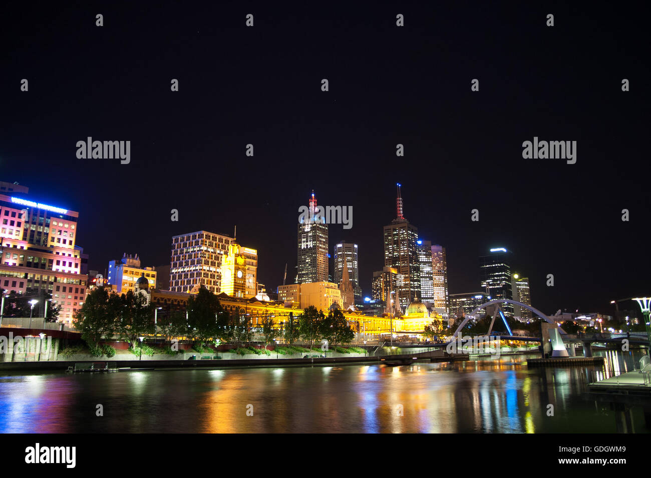 Melbourne by night Stock Photo - Alamy