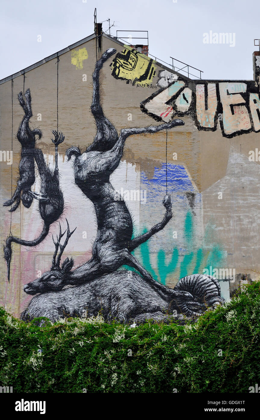 Roa street art dead animals hi-res stock photography and images - Alamy