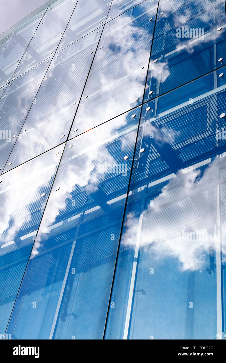 Modern building glass hi-res stock photography and images - Alamy