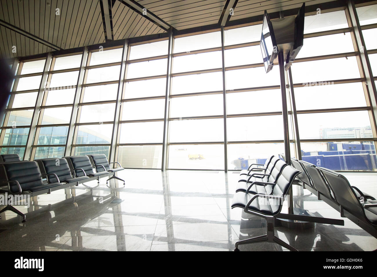 waiting hall at airport Stock Photo - Alamy