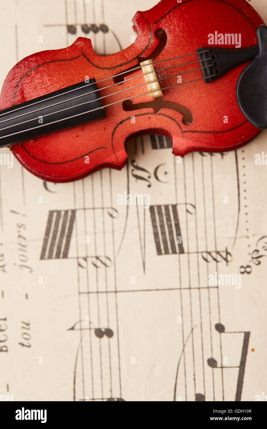 Background music notes violin hi-res stock photography and images - Alamy