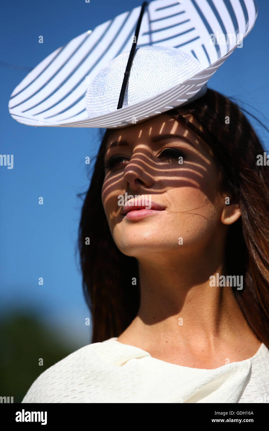 Grace cahill fashion editor evoke ie hi-res stock photography and ...