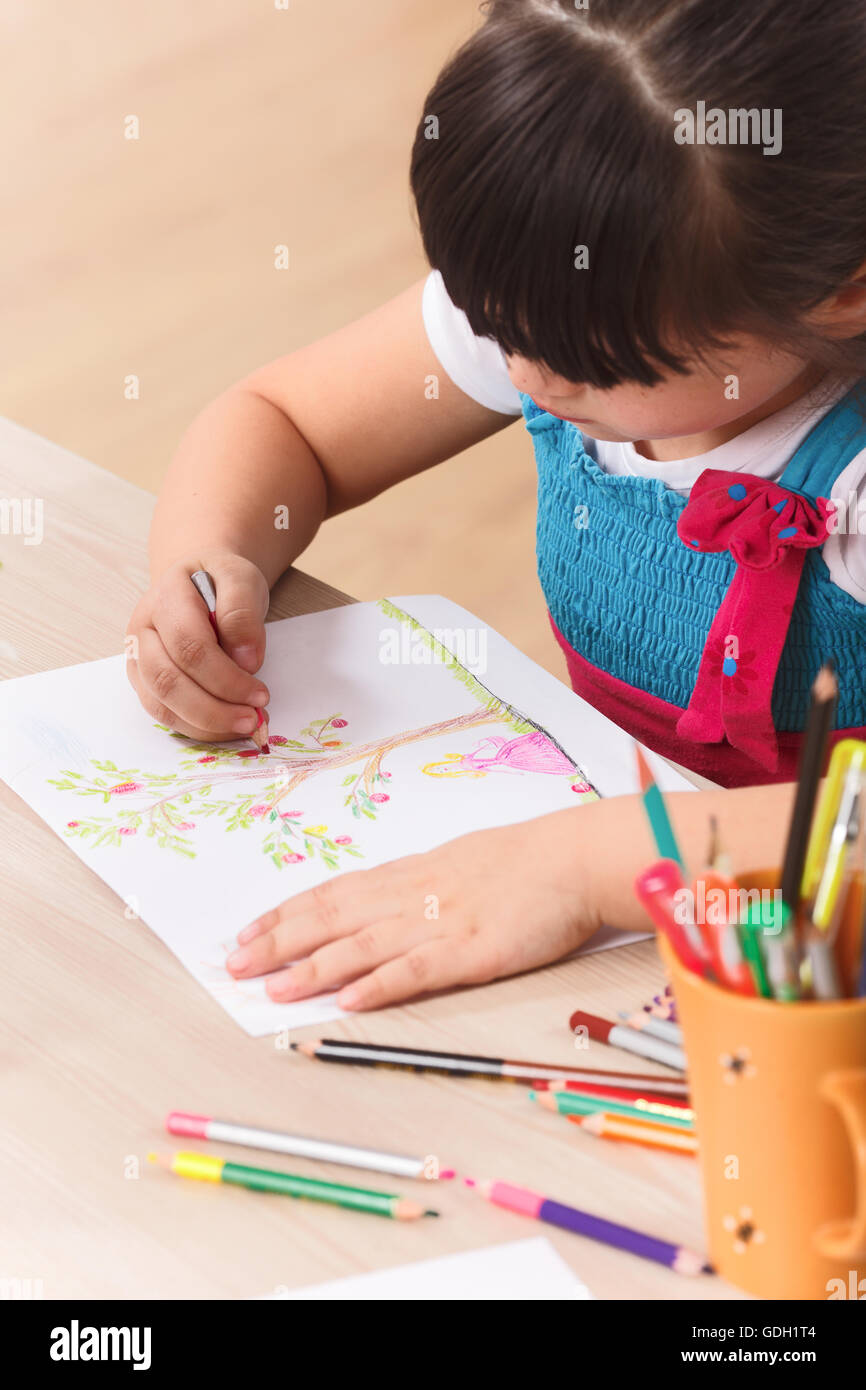 Picture of beautiful girl drawing hi-res stock photography and images ...