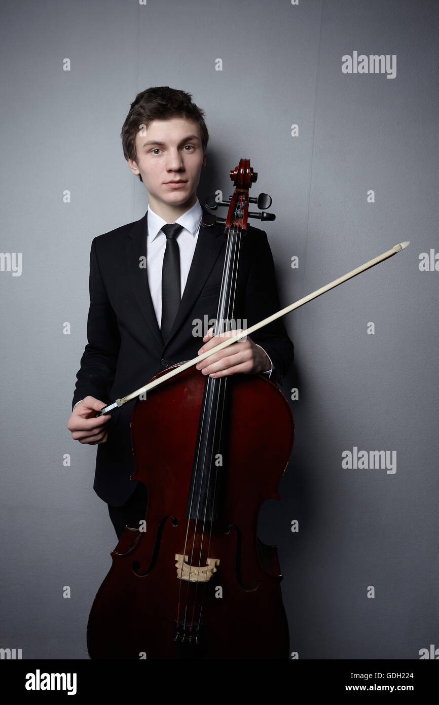 Cellist black hi-res stock photography and images - Alamy