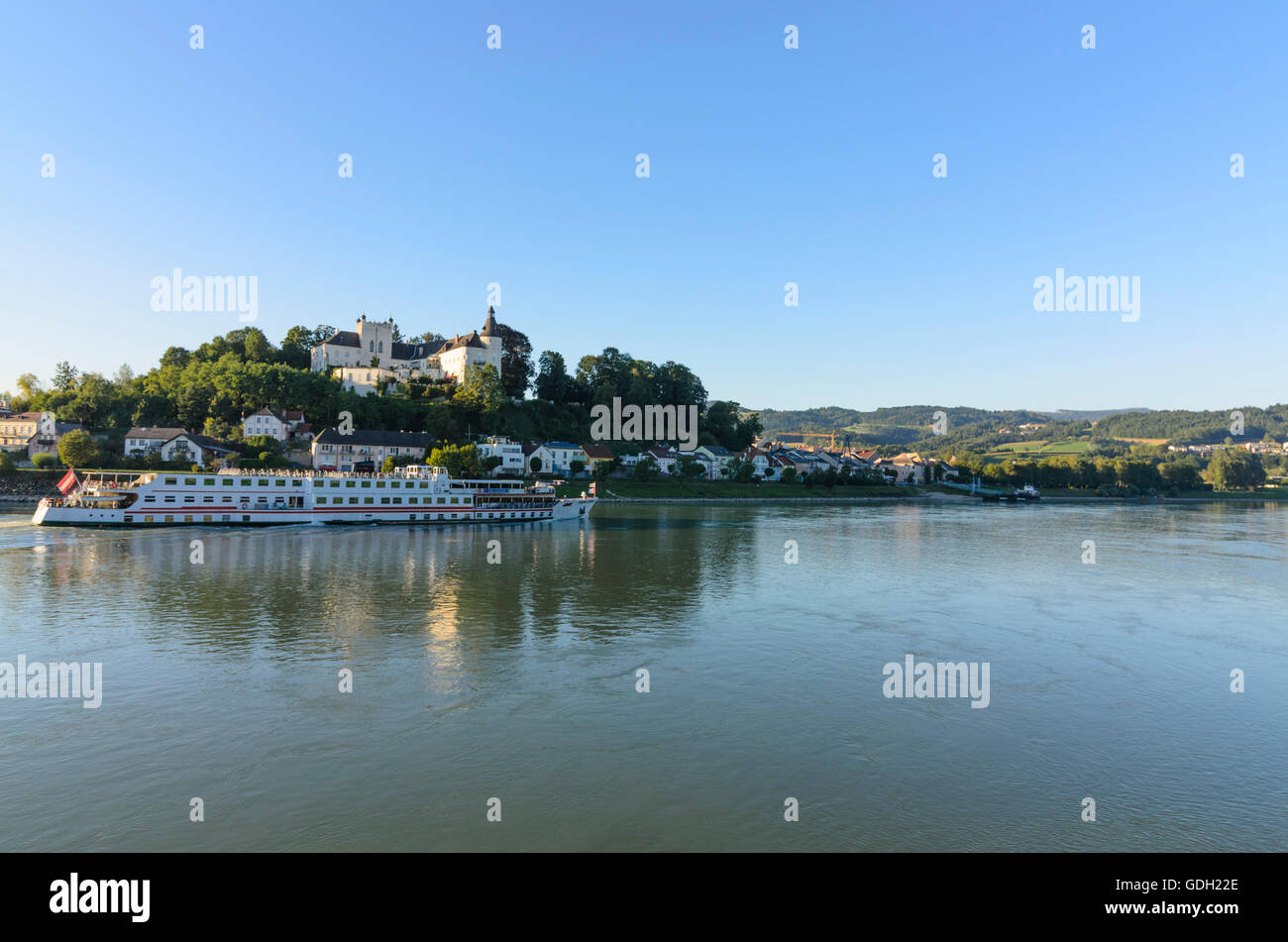 Ottensheim: Ottensheim Castle and cruise ship on the Danube, Austria ...