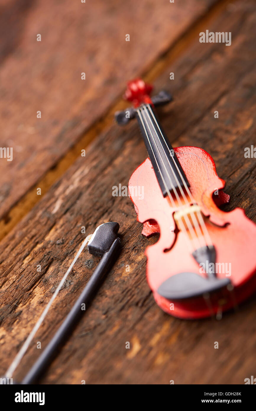 violin on a wooden background Stock Photo - Alamy