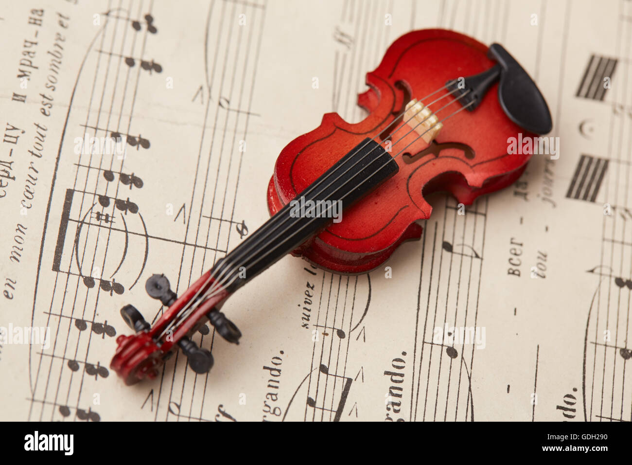 violin on of notes background Stock Photo - Alamy