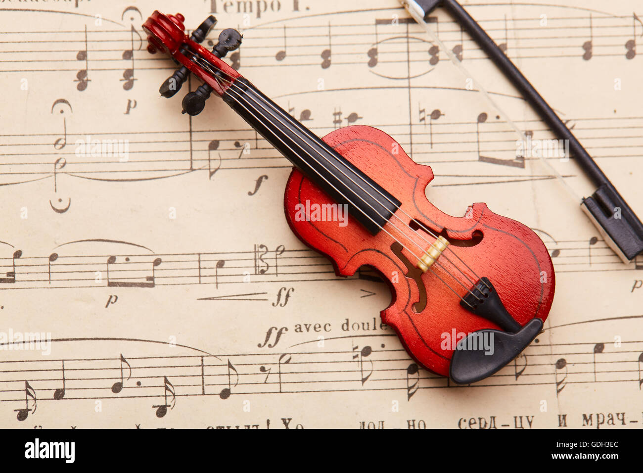 violin on of notes background Stock Photo - Alamy