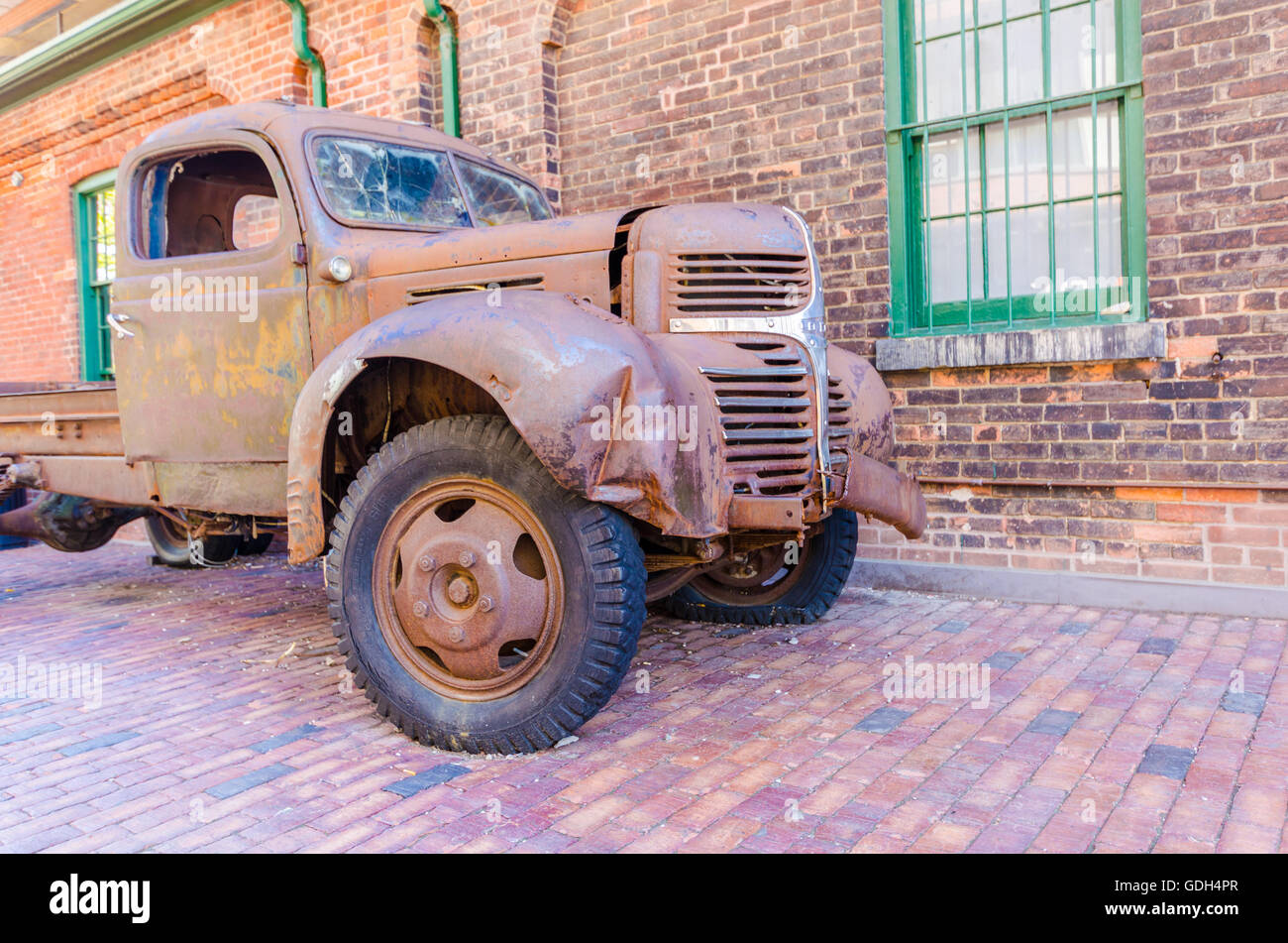 1 red pickup truck hi-res stock photography and images - Alamy