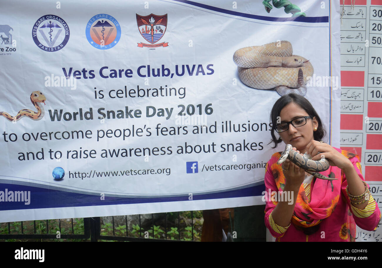 Lahore, Pakistan. 16th July, 2016. Pakistani people celebration the ...