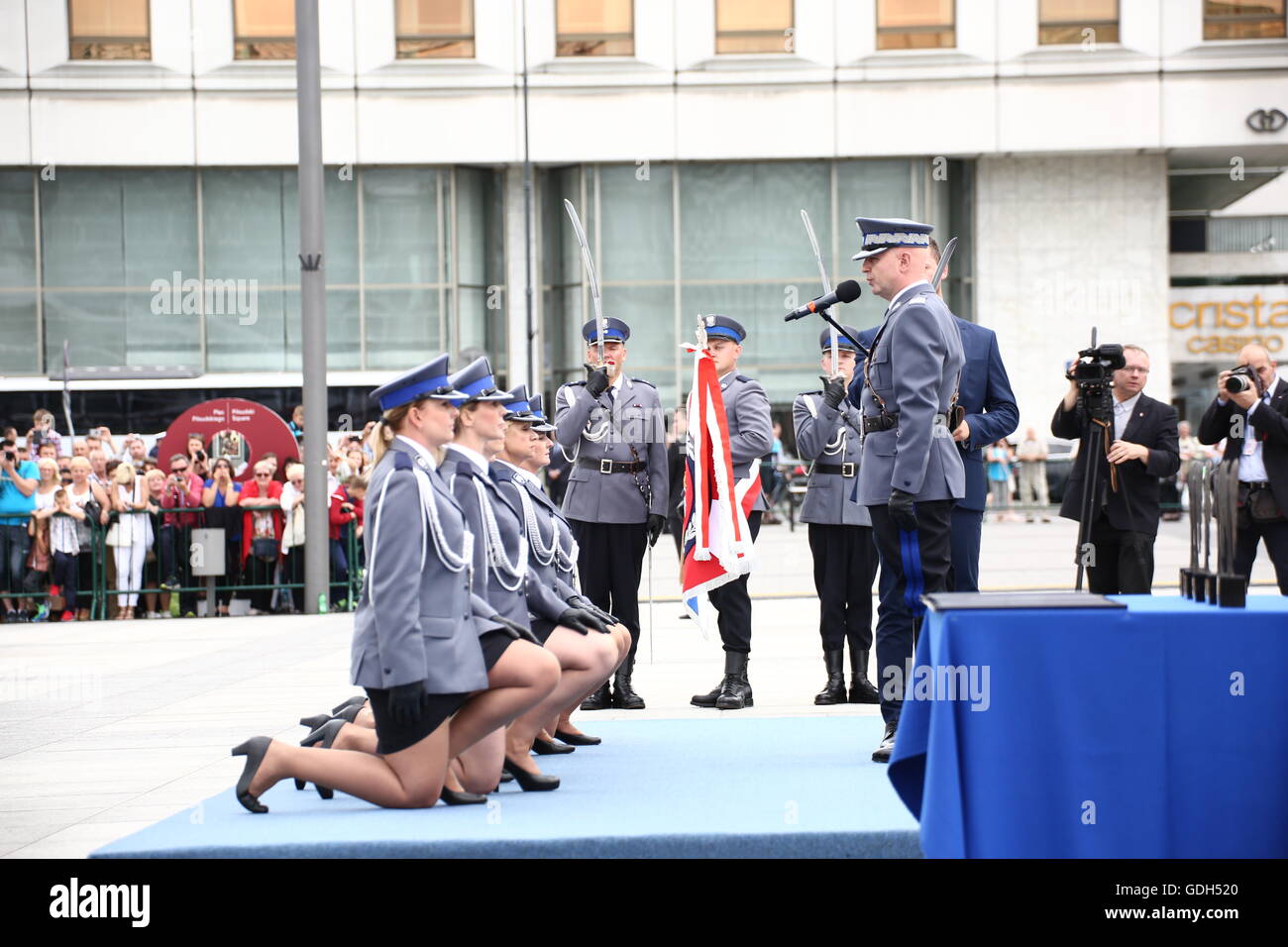 Warsaw, Poland. 16th July, 2016. Police officers are honoured during ...