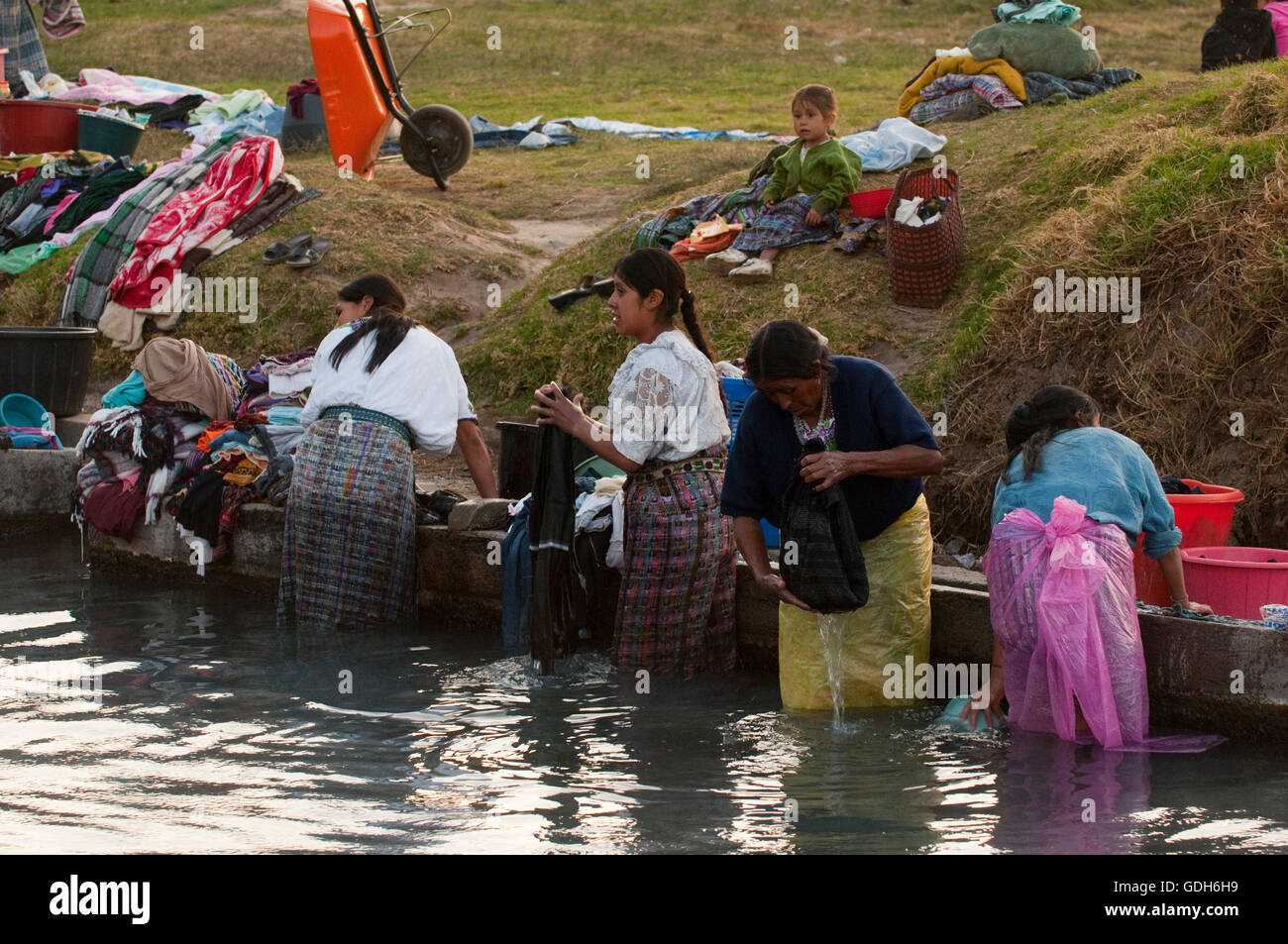Wash clothes latin america hi-res stock photography and images - Alamy