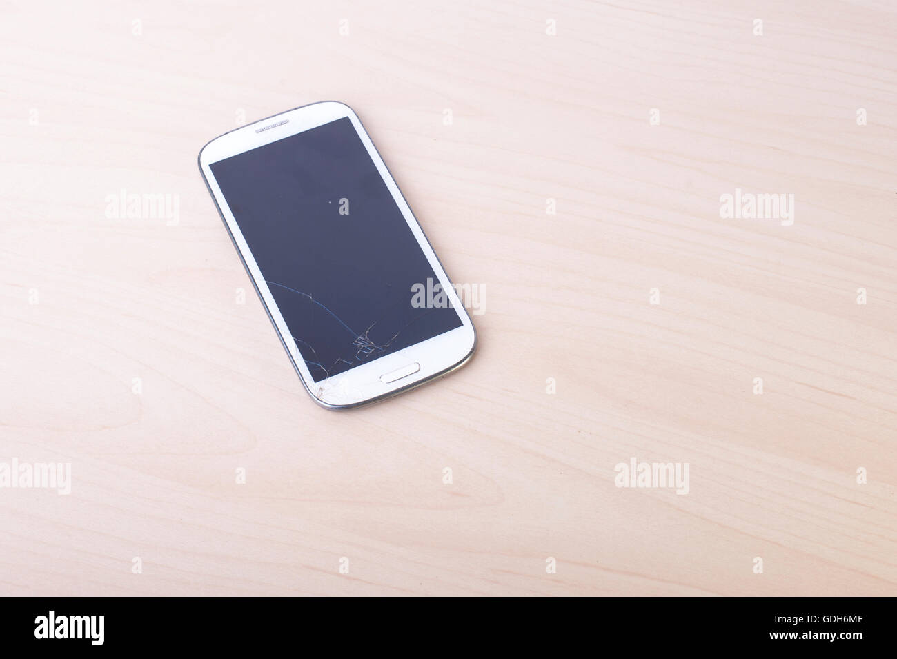 Broken mobile phone screen. Smartphone monitor damage. Cellphone crash ...