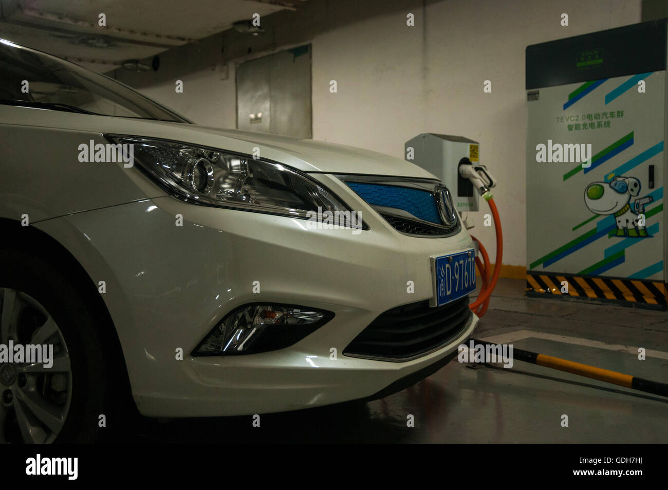 Car park ev charger hi-res stock photography and images - Alamy