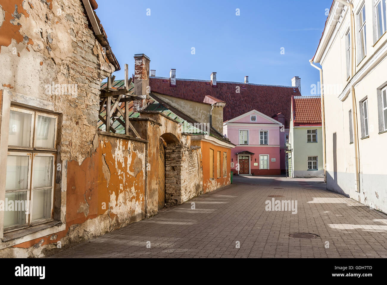 Colorful old street in the center of Tallinn, Estonia Stock Photo - Alamy