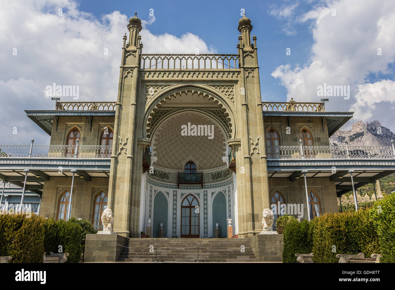 Ukraine yalta alupka palace hi-res stock photography and images - Alamy